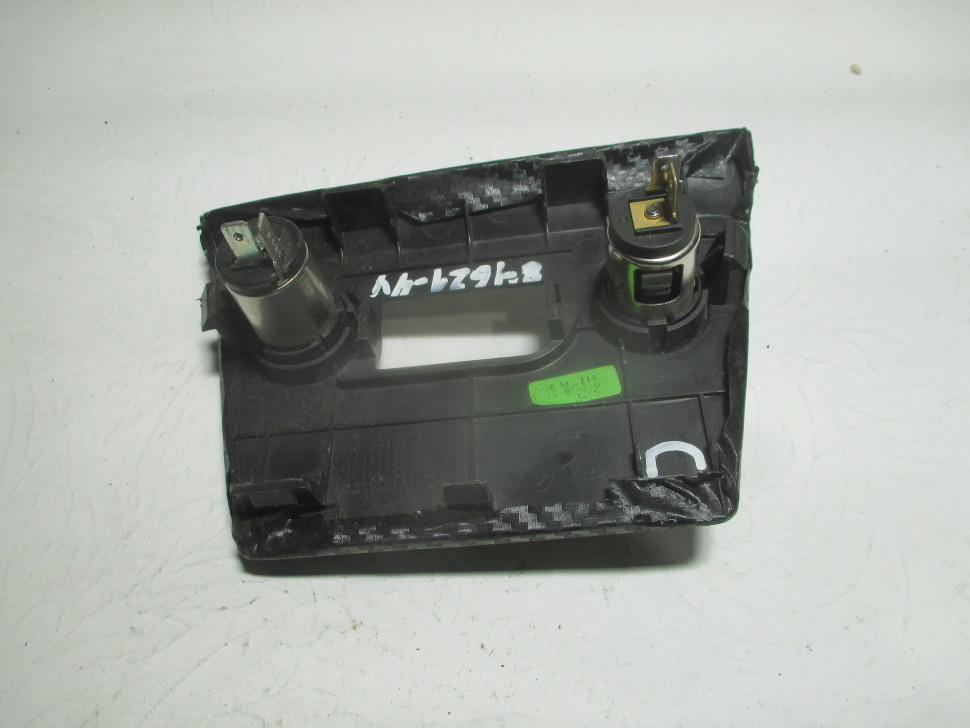 Прикуриватель 951102D000 с розеткой 951204F000 центральной консоли ...