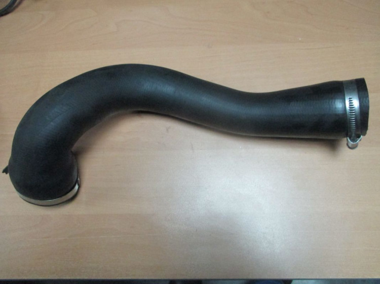 Патрубок интеркулера LR066429 - Большой LR002589 Ленд Ровер : купить, цена