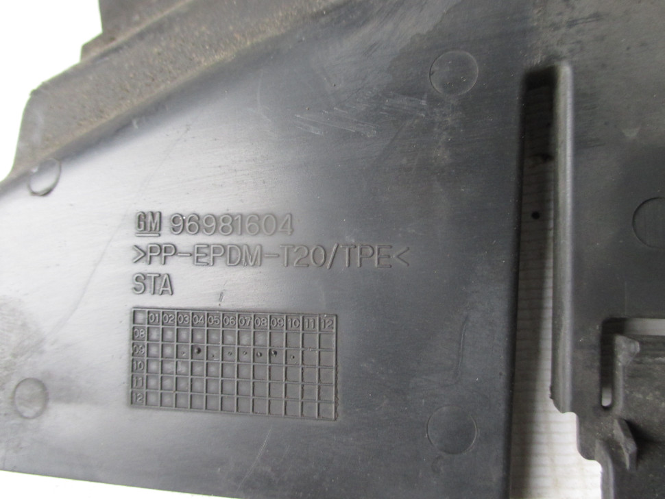 Воздухозаборник радиатора верхний панели передней 96981604 Шевроле Круз ...