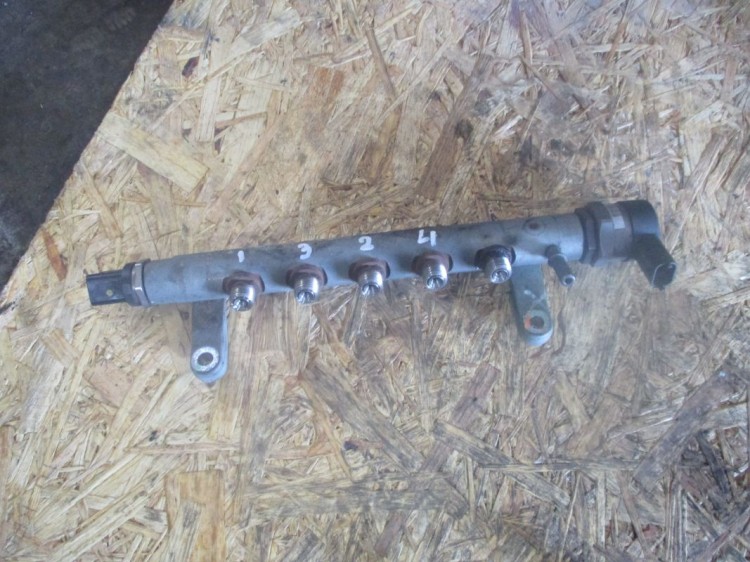 Рампа топливная Фрилендер 2, Эвок дизель 2,2 литра LR001321 ...