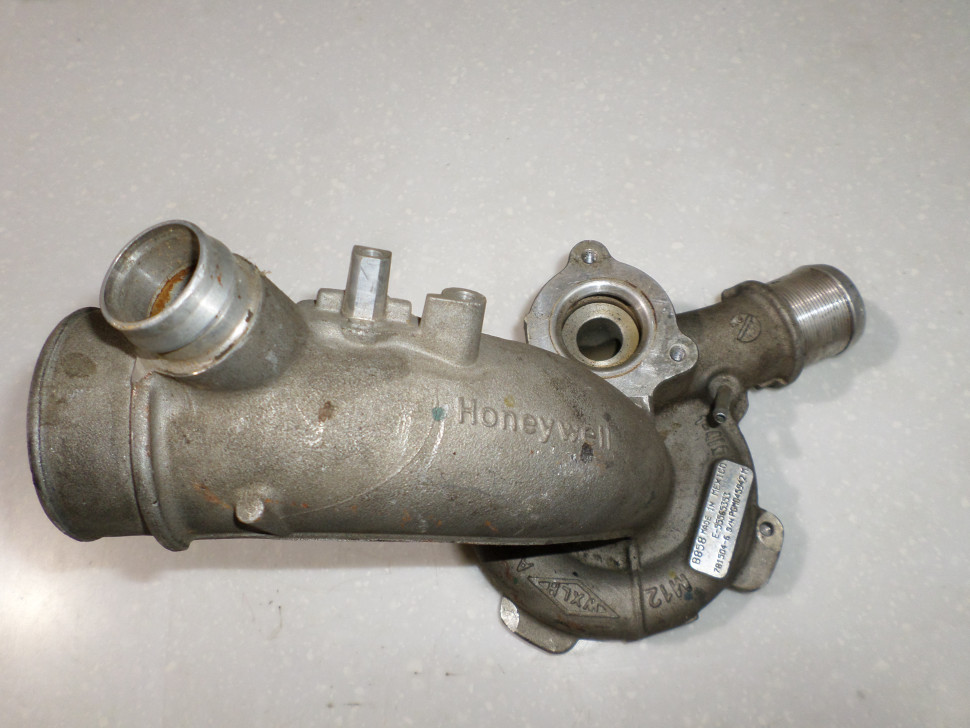 Корпус турбины 55565353 95516203 Опель Астра J Шевроле Круз с A14NEL 1. ...