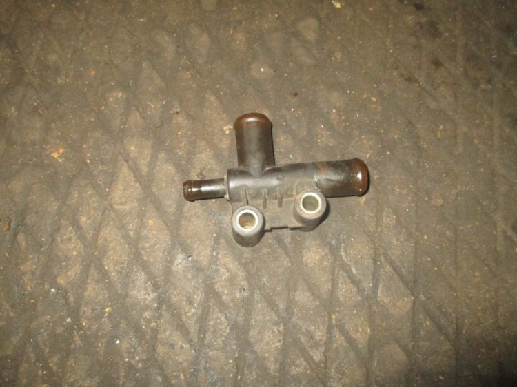 Тройник системы охлаждения 96352644, 96143583 на ГБЦ Шевроле Ланос ...