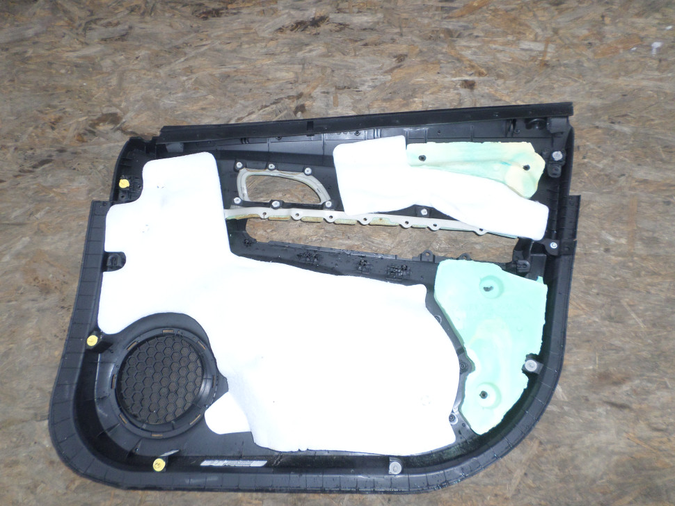 Обшивка двери Шевроле Круз передней левой 1357627, 95464477, 94823222 ...