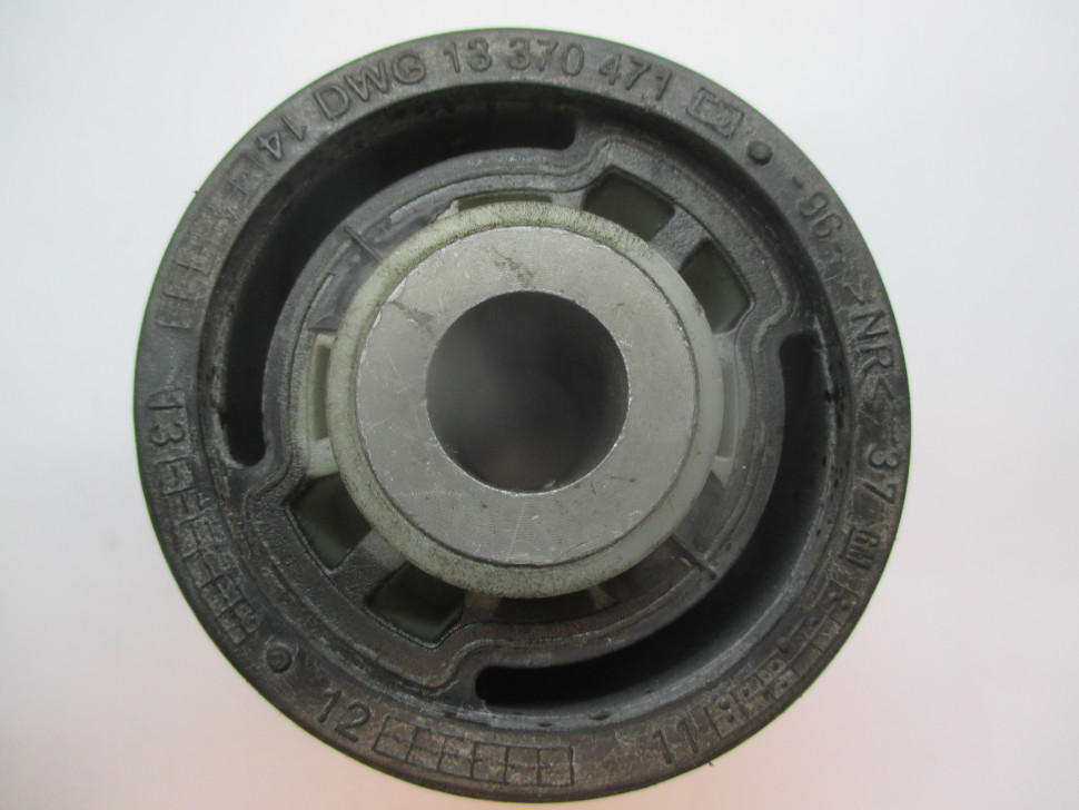 Сайлентблок подрамника передний 13370471 13248620 правый или левый Круз ...