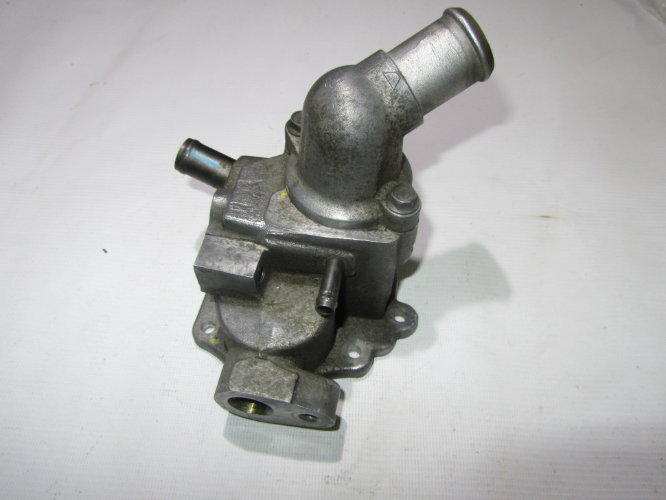 Корпус термостата 96666224, 96610439 Шевроле Авео 1,2л Спарк Дэу Матиз ...