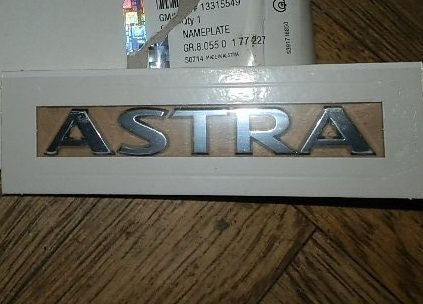 Эмблема крышки багажника Опель Астра J, 13315549, 0177227 - "ASTRA ...