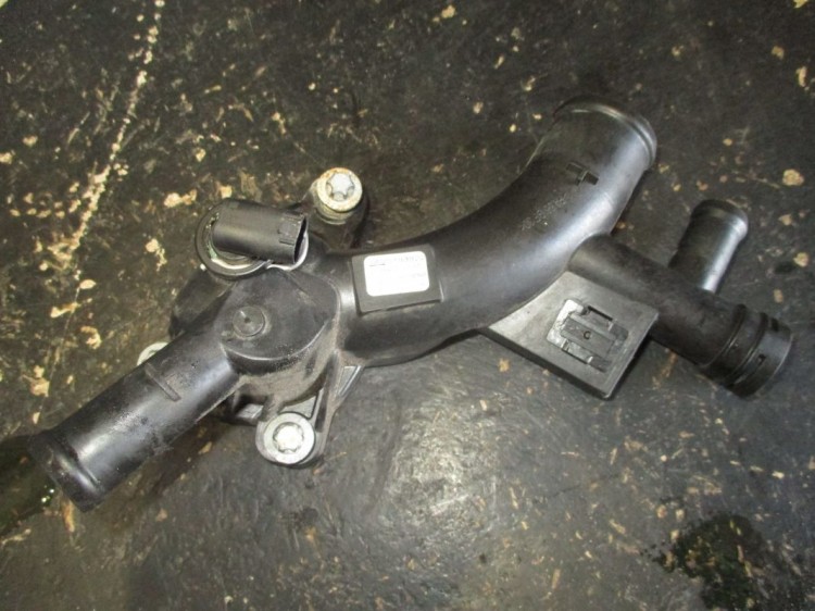 Тройник системы охлаждения Астра J Круз 1,4 литра TURBO 55565334 ...