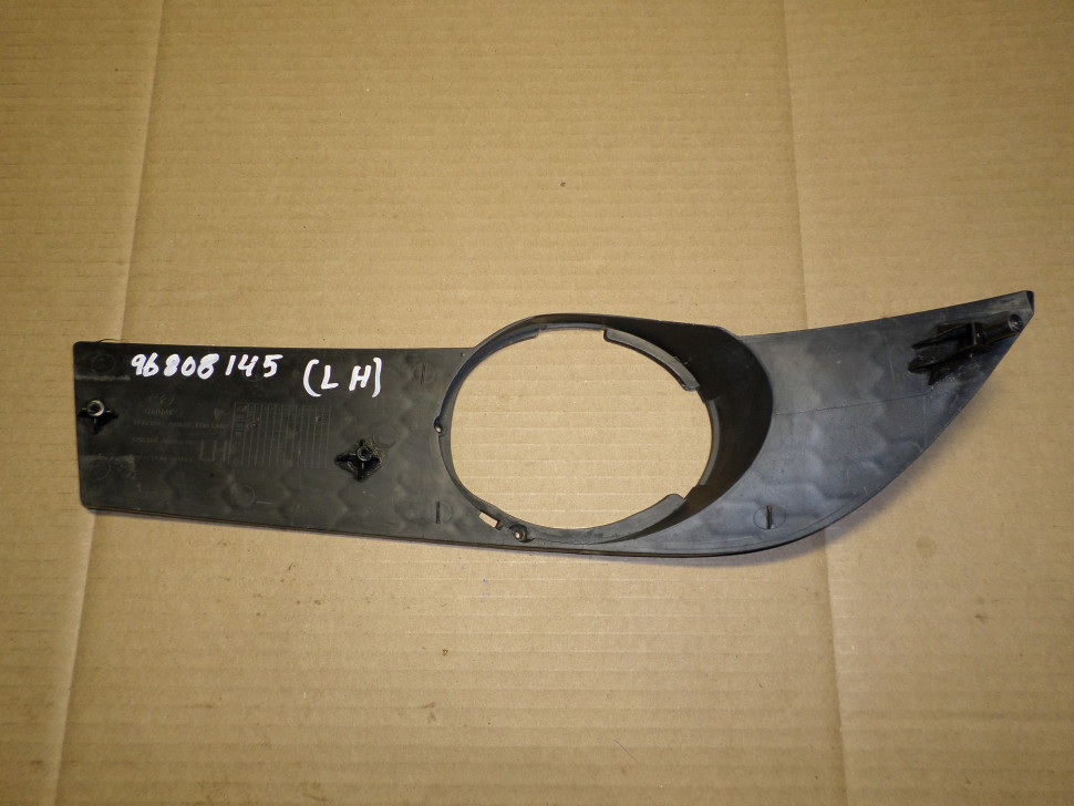 Накладка противотуманки левой 96808145 Шевроле Авео Т255 Хэтчбек - без ...