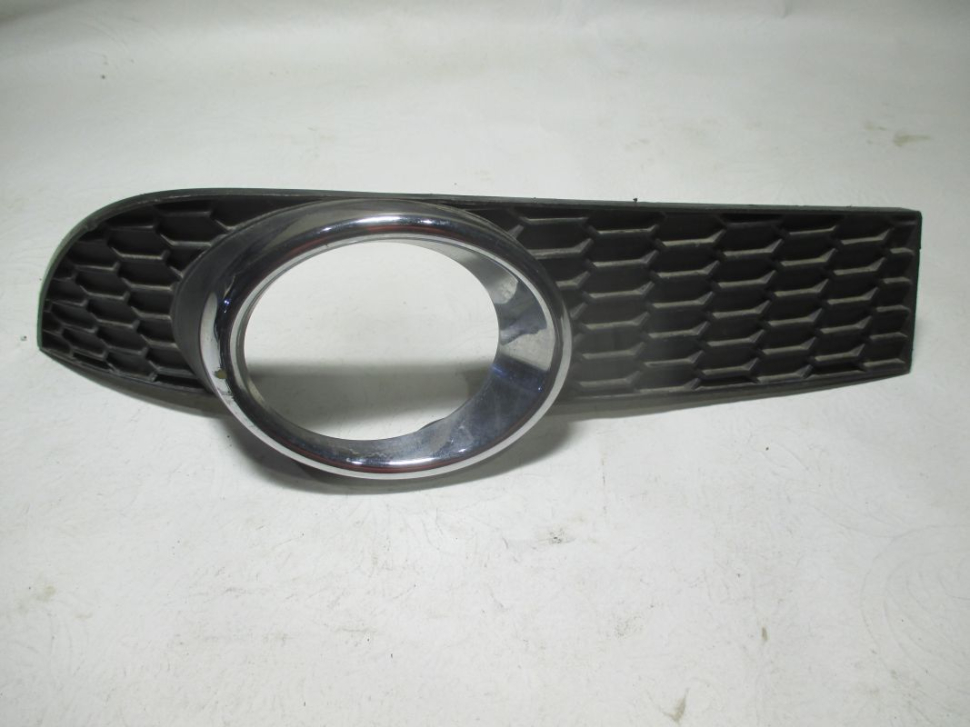 Накладка противотуманки правой Шевроле Авео Т255, 96808146 пластик ...