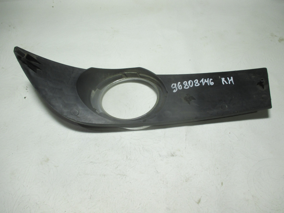 Накладка противотуманки правой Шевроле Авео Т255, 96808146 пластик ...