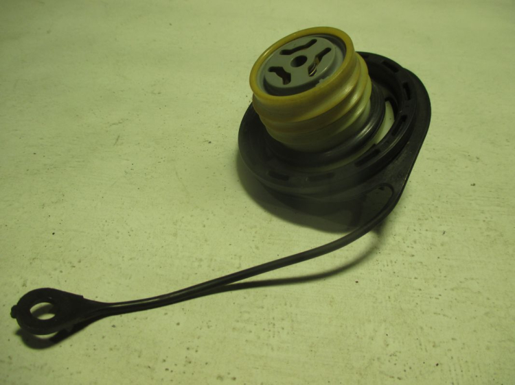 Крышка бензобака 1301105 Форд Фокус 1 1330776 1352972 YS4Z9030PA ...