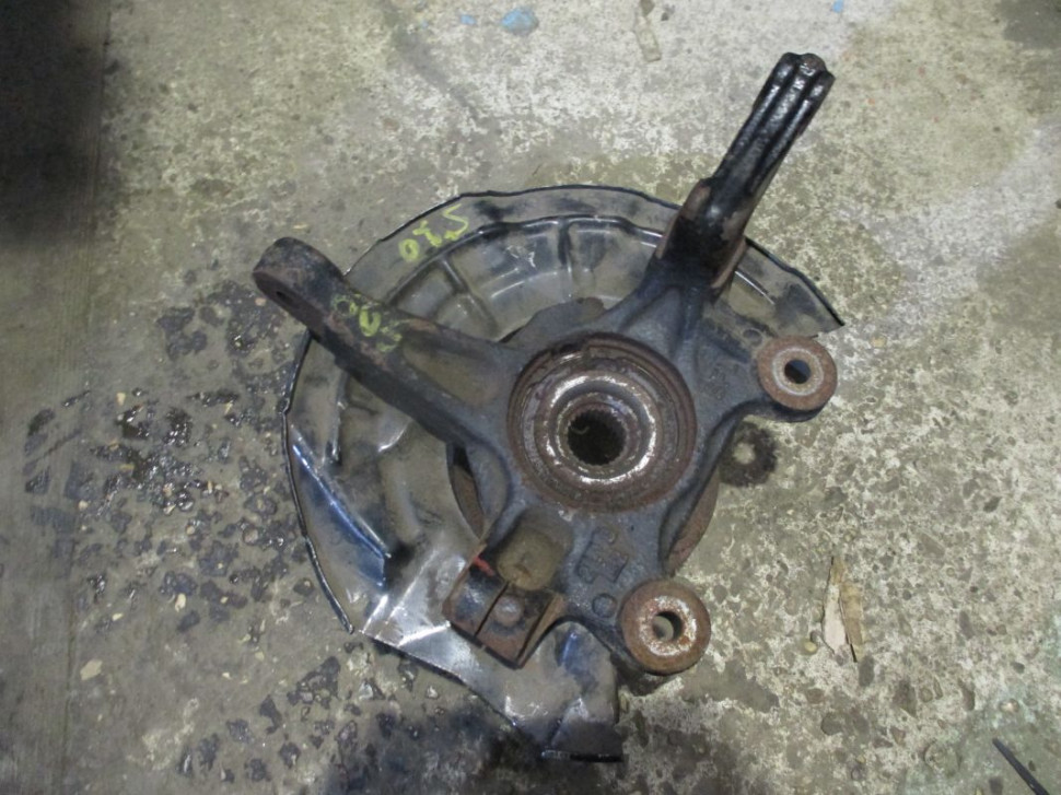 Кулак Шевроле Авео Т300 Кобальт левый 96979004, 94524968, 25923941 со ...