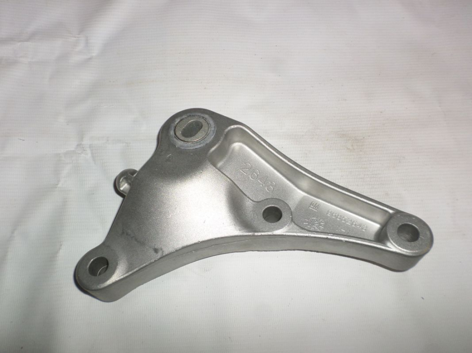 Кронштейн опоры двигателя задней 96852643 Шевроле Авео Т300 с АКПП на 1 ...