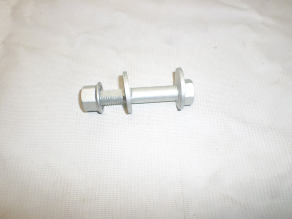 Болт с эксцентриком 95471155, 10282253 Chevrolet Captiva Opel Antara ...