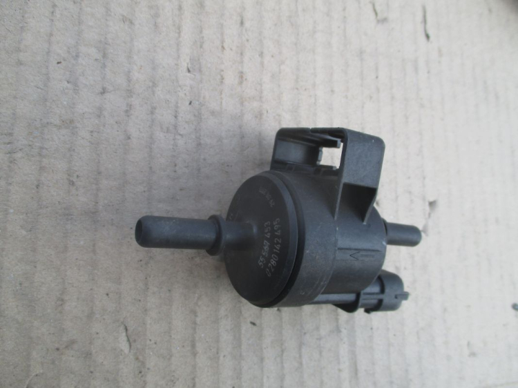 Клапан вентиляции паров топлива 55566387 55567453 55566386 0280142495 ...