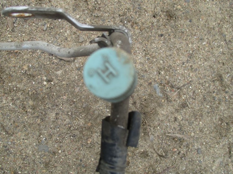 Крышка трубки кондиционера высокого давления 96800053 с буковой H ...