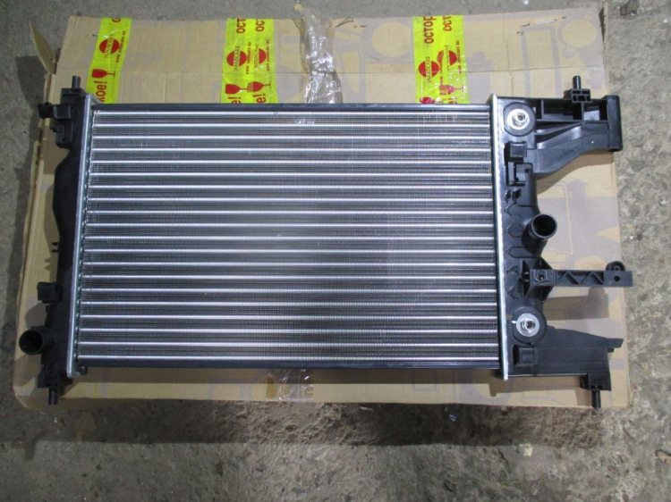 Радиатор охлаждения Шевроле Круз с АКПП 1,6-1,8 литра 580х389х16 ...