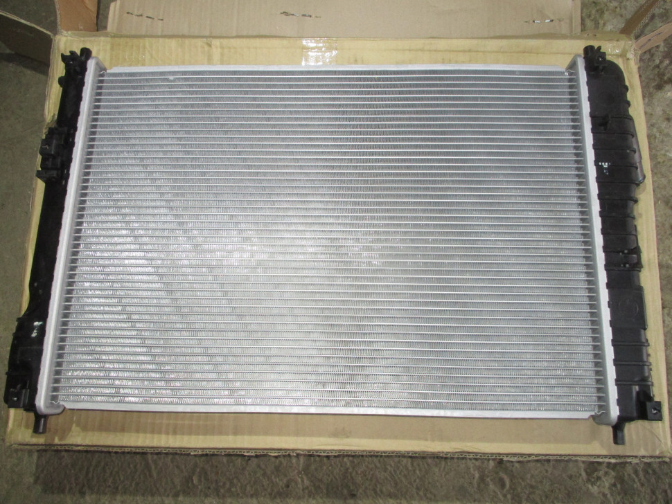 Радиатор охлаждения Шевроле Авео 96942180 Без отв под датчик Т250-255 с ...