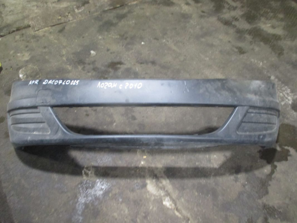 Бампер передний Рено Логан 8200748275 620223580R без отверстий ПТФ с ...