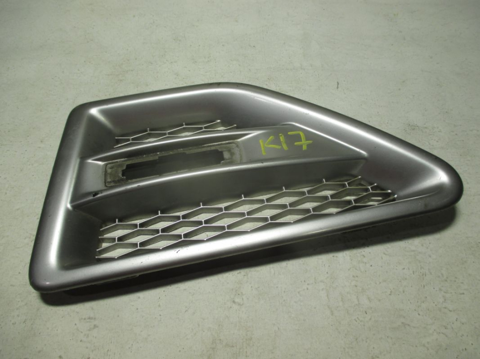 Решетка крыла переднего левого LR001660, 6H52014K81BC Ленд Ровер ...