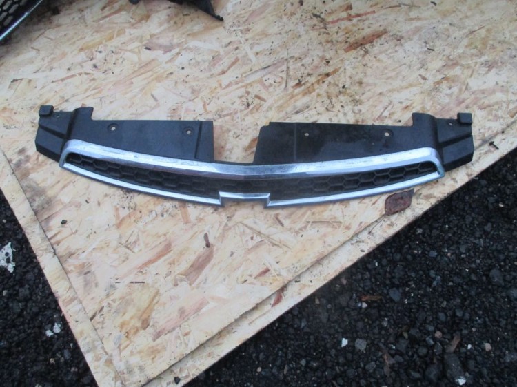 Решетка радиатора Шевроле Круз верхняя 96981100, 95931767 Хромированная ...