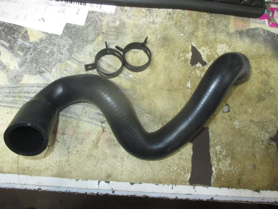 Шланг охлаждения нижний от термостата 1384145, 1306044, 1321521 Форд ...
