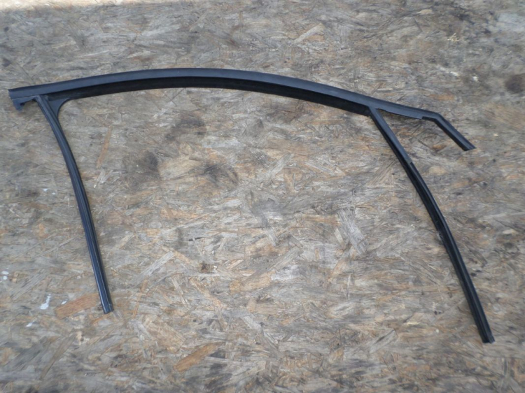 Уплотнитель стекла двери передней правой наружний 94826160 25911909/10 ...