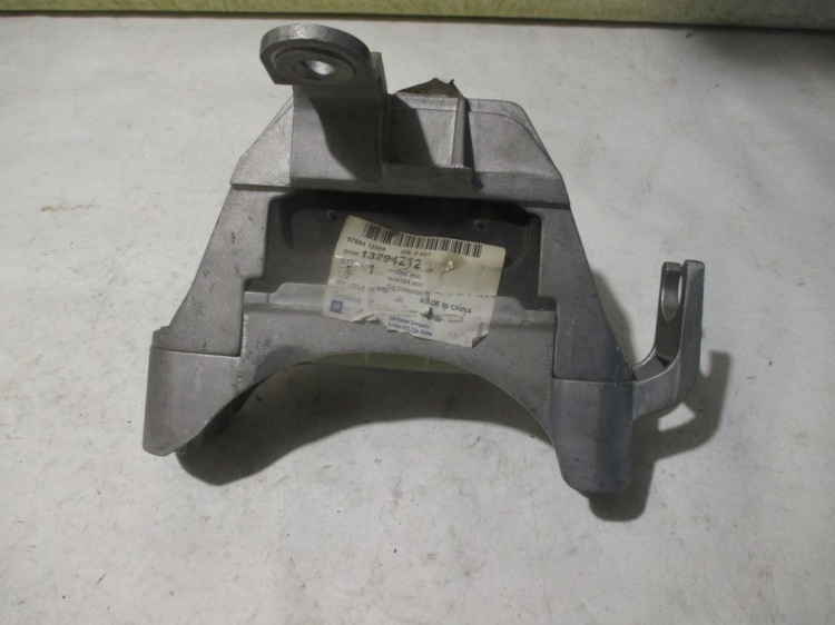 Подушка двигателя правая 13347455 13294212 Шевроле Круз Орландо Опель ...