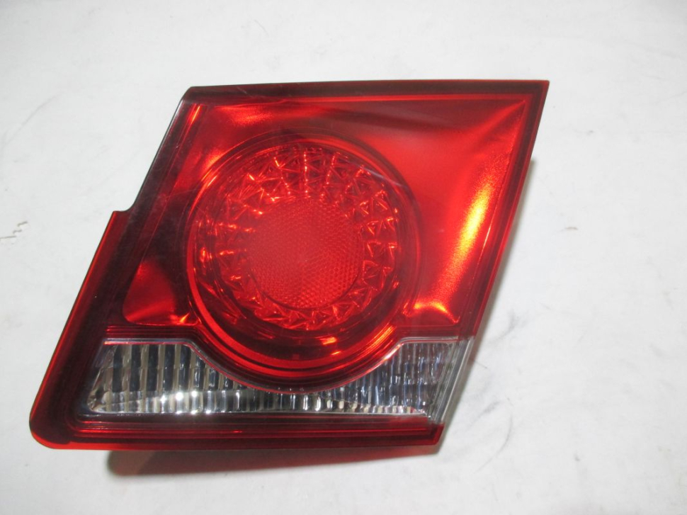 Фонарь правый внутренний задний 96830495 95130773 95040723 Шевроле Круз ...