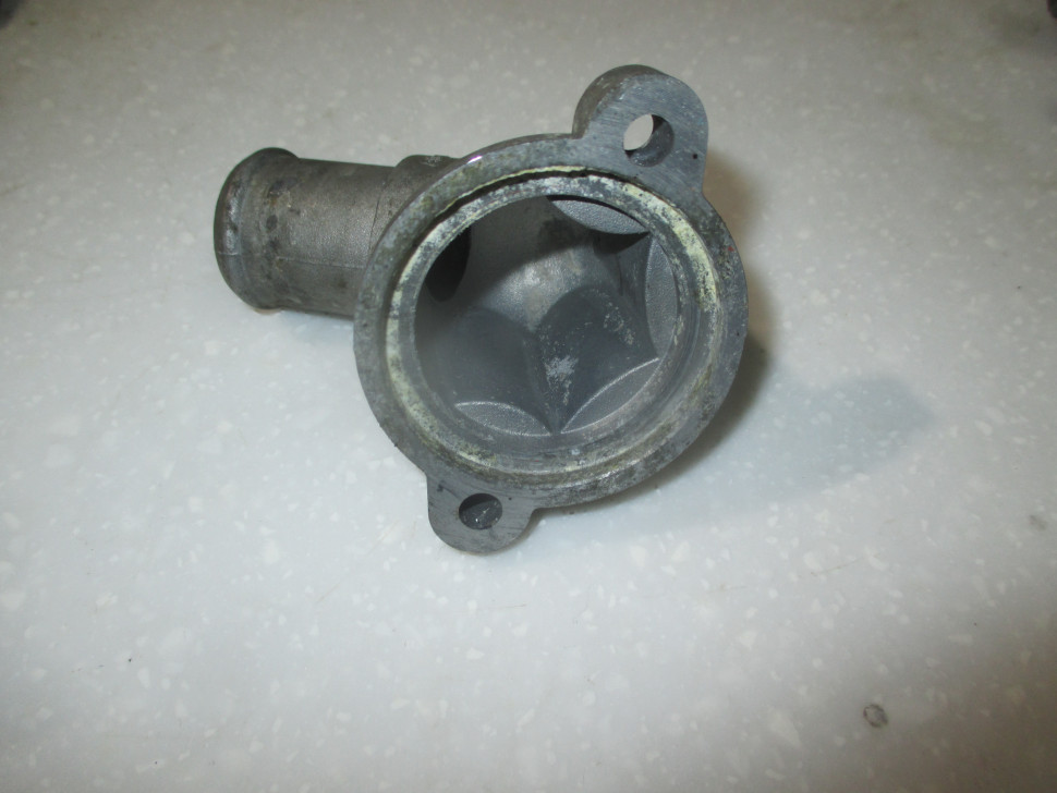 Корпус термостата 96317980 96666224 Шевроле Авео Спарк М200 Дэу Матиз ...