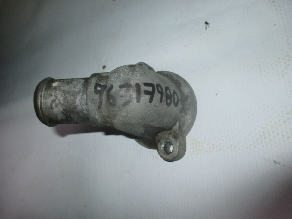 Корпус термостата 96317980 96666224 Шевроле Авео Спарк М200 Дэу Матиз ...