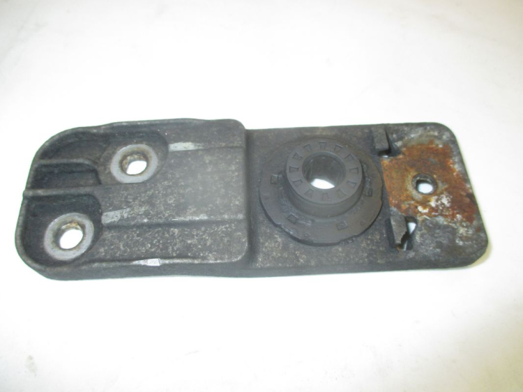 Кронштейн радиатора нижний 13337826 Шевроле Круз, Опель Астра J ...