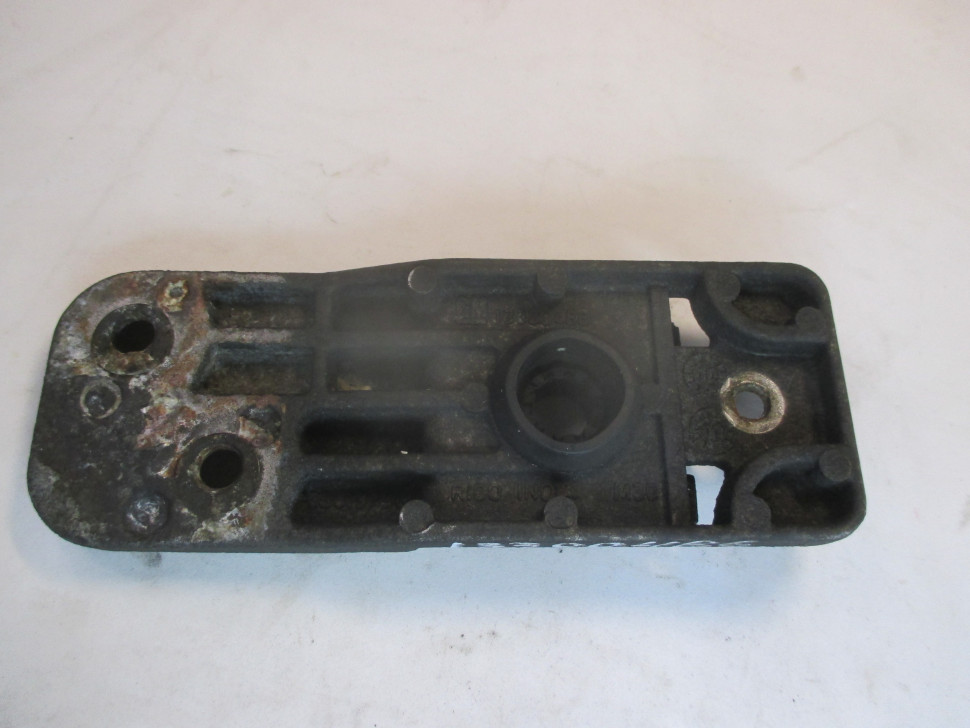 Кронштейн радиатора нижний 13337826 Шевроле Круз, Опель Астра J ...