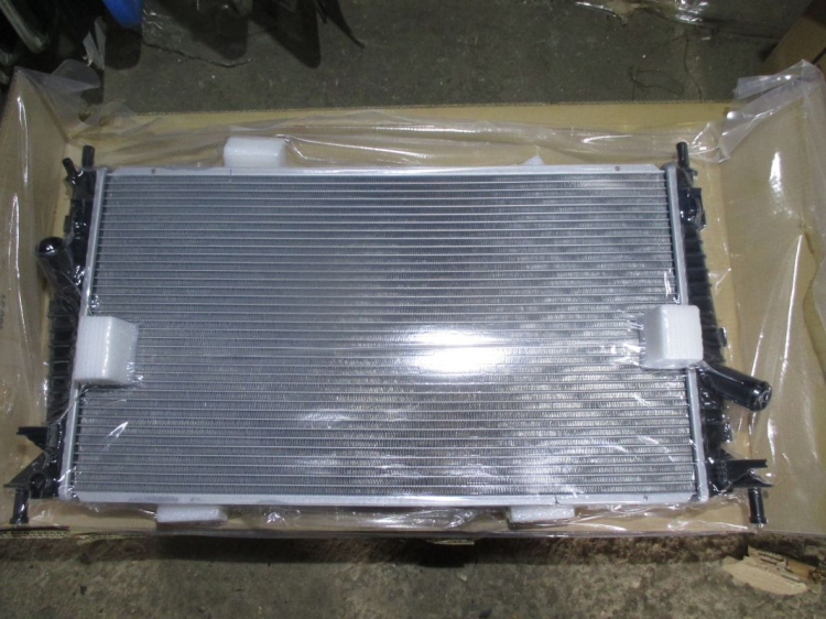 Радиатор охлаждения Форд Фокус 2 1251092, 1230987 С–Макс Мазда 3 Вольво ...