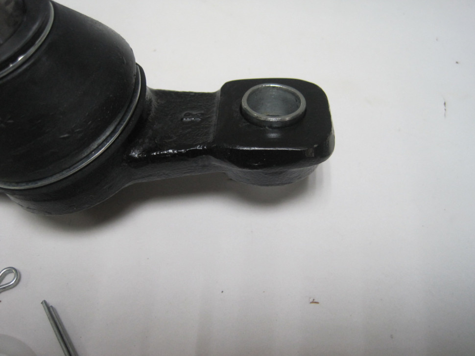 Шаровая опора левого переднего нижнего рычага 4334039505 Тойота Лексус ...